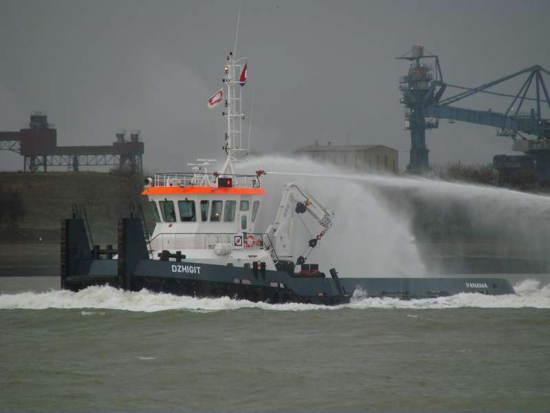 DZHIGIT - Tug