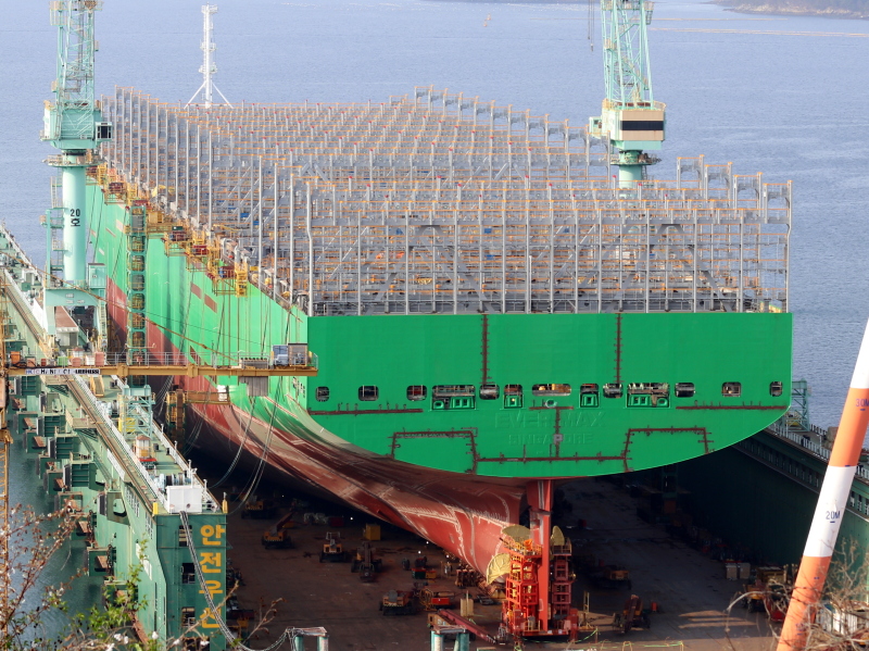 EVER MAX - Container / Suezmax